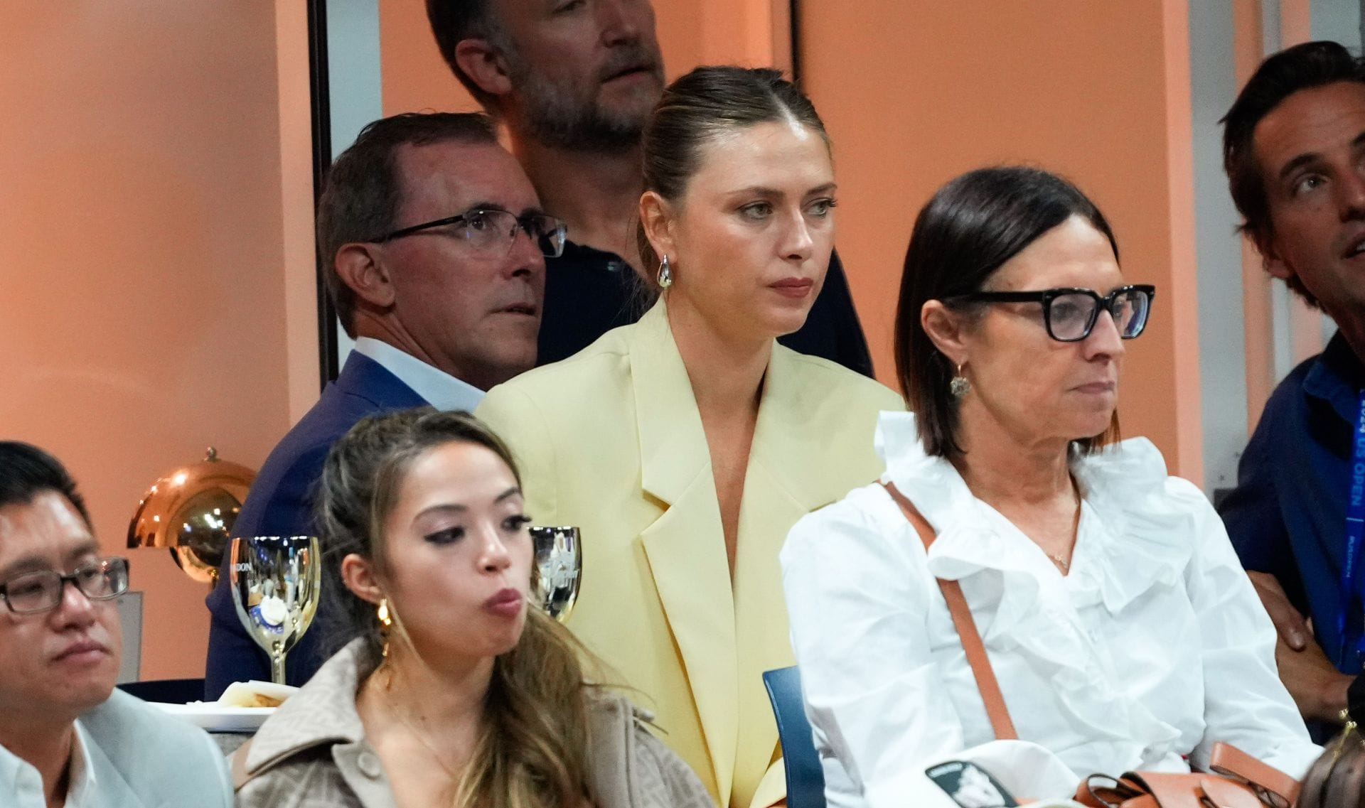 Maria Sharapova "back in time" for fun autumn date with son Theodore ...