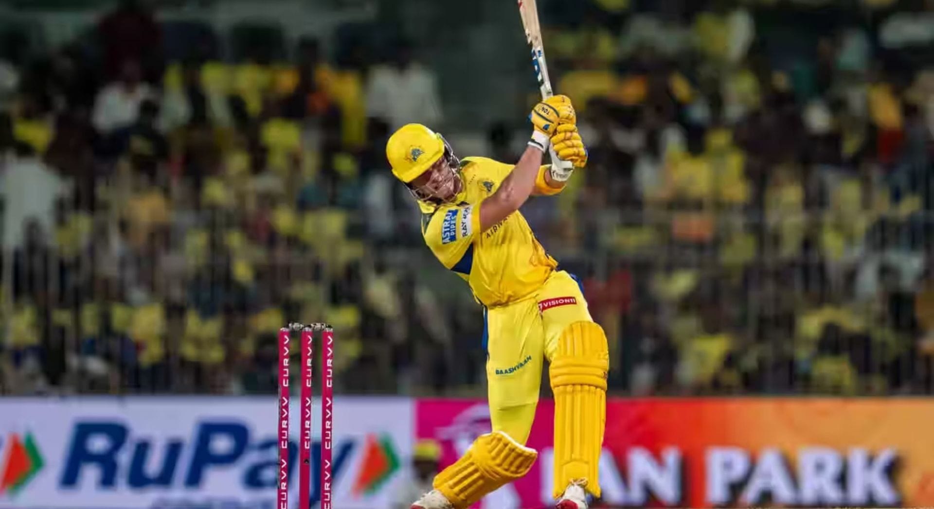 Dewald Brevis smashes 3 sixes off Kamindu Mendis in an over on his ...