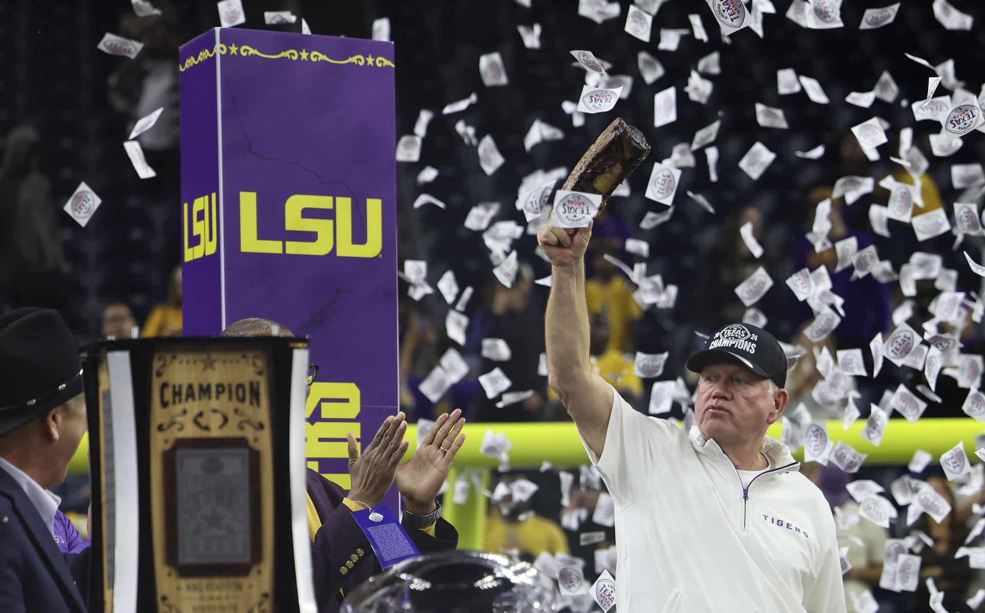 Brian Kelly throws wild pool party for LSU stars at his massive $3 ...